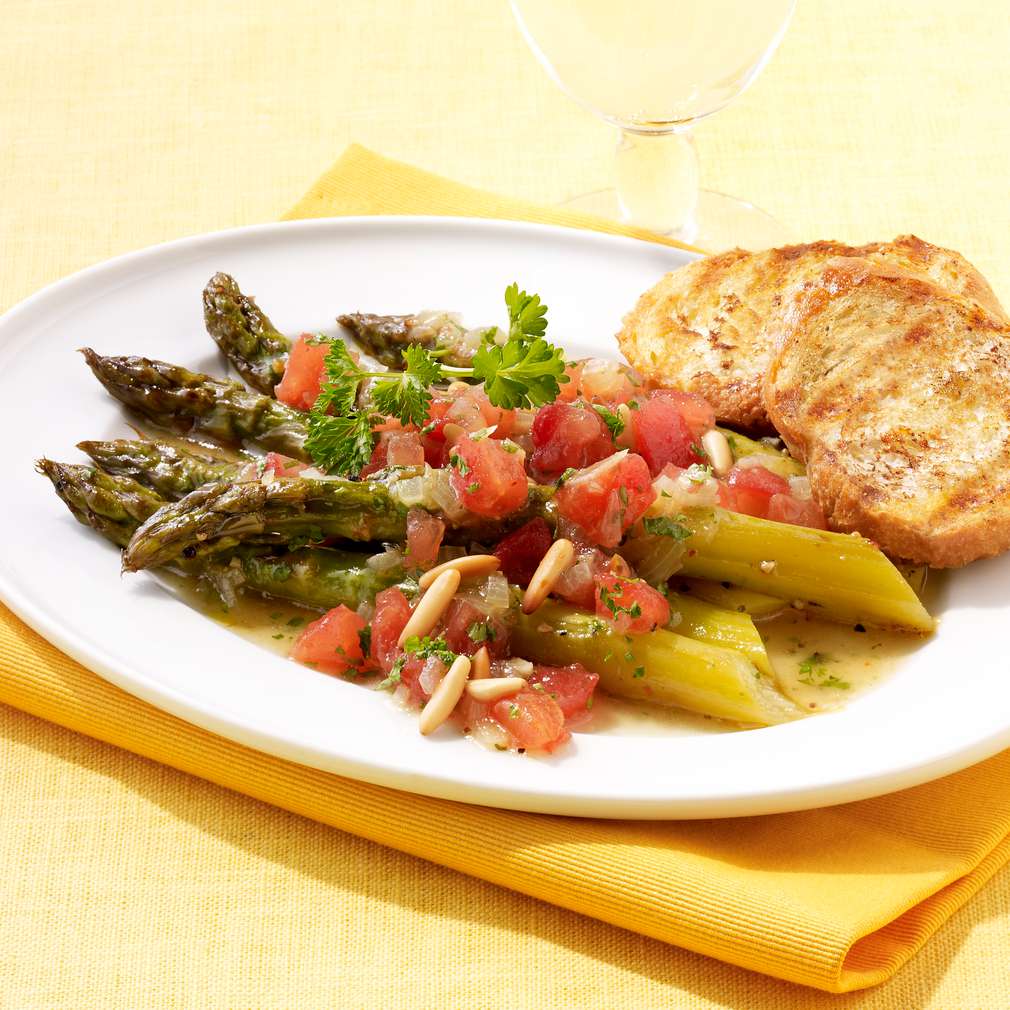 Ofenspargel Mit Tomaten Pinienkern Vinaigrette Rezept Kaufland
