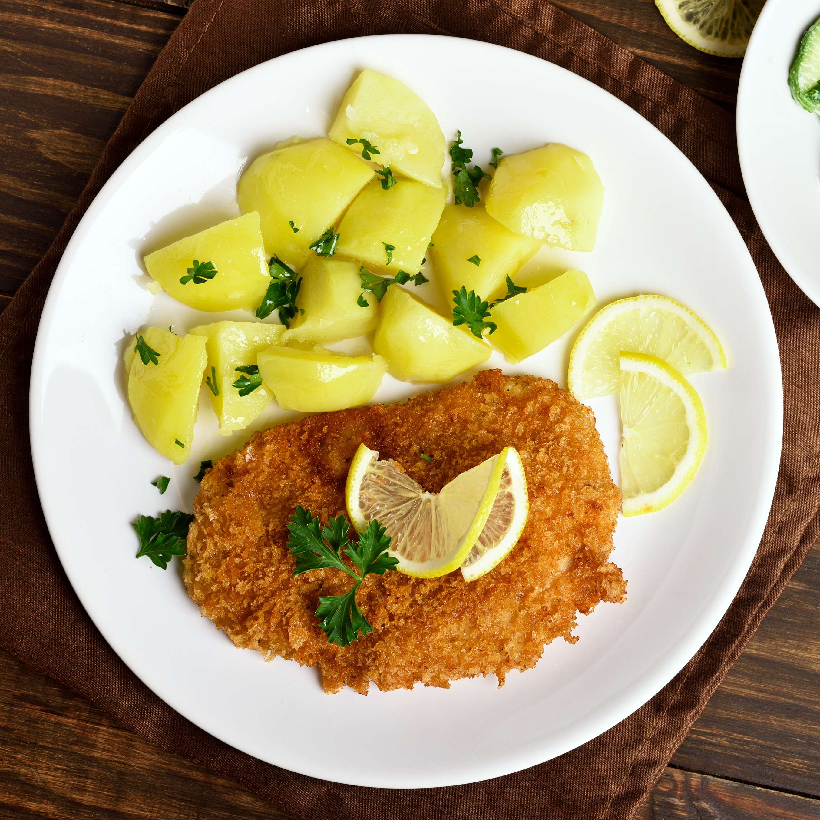 Zbierka receptov Bravčový rezeň so zemiakovým a uhorkovým šalátom ...