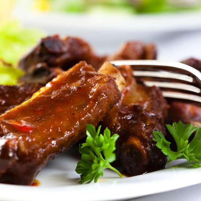 Coaste de porc cu sos american: Vezi rețeta | Kaufland